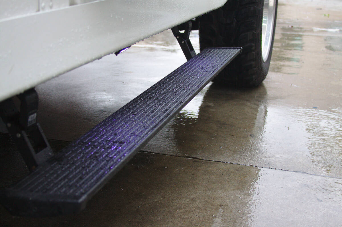 Predator Amp Research Drop-down Step - Predator Inc: Hummer Duramax ...